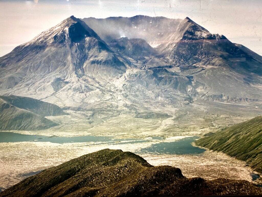 Circle of life of a volcano - visit Mount St. Helens - Kessi World